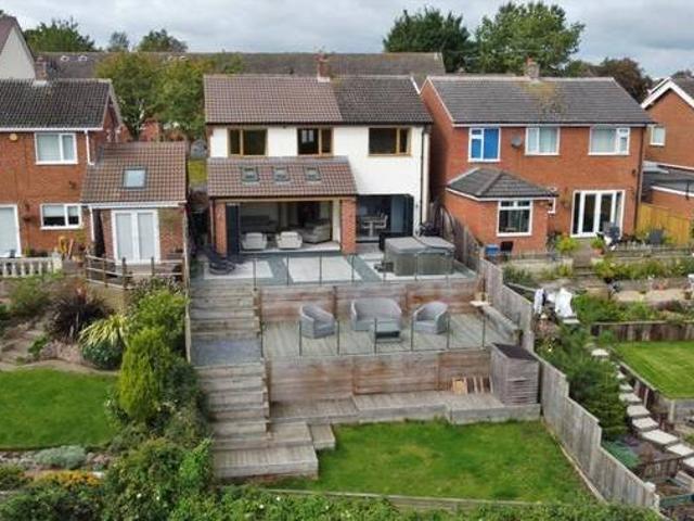4 bedroom detached house for sale in Riversdale Close Birstall Leicester LE4 LE4