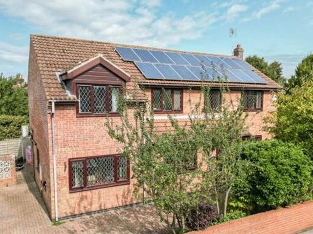 4 Bedroom Detached House For Sale In Riccall, York