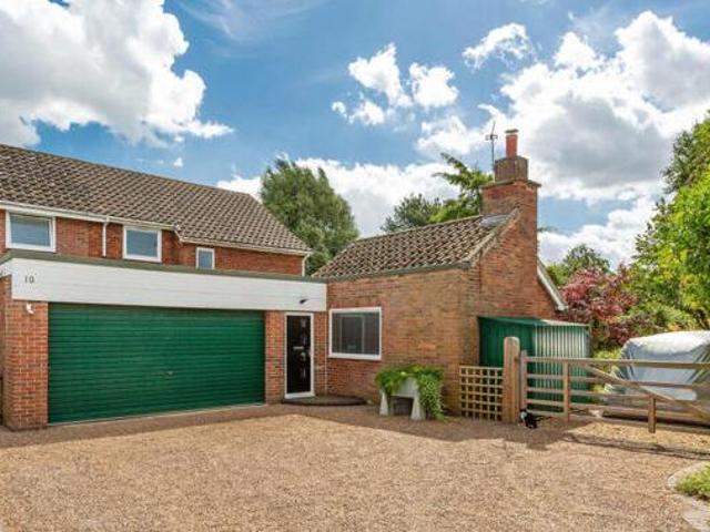 4 Bedroom Detached House For Sale In Riccall, York