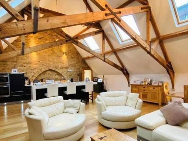 4 bedroom detached house for sale in Richmond Road StainesuponThames Surrey TW18