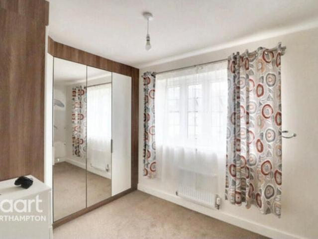 4 bedroom detached house for sale in Richardson Close, Northampton, NN2