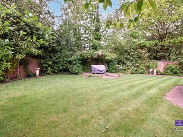 4 bedroom detached house for sale in Ridgebourne Close, Callands, WA5