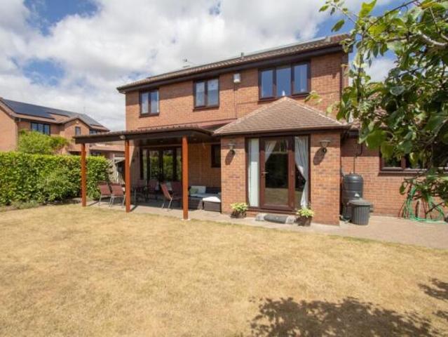 4 bedroom detached house for sale in Riding Close, Bessacarr, Doncaster, DN4