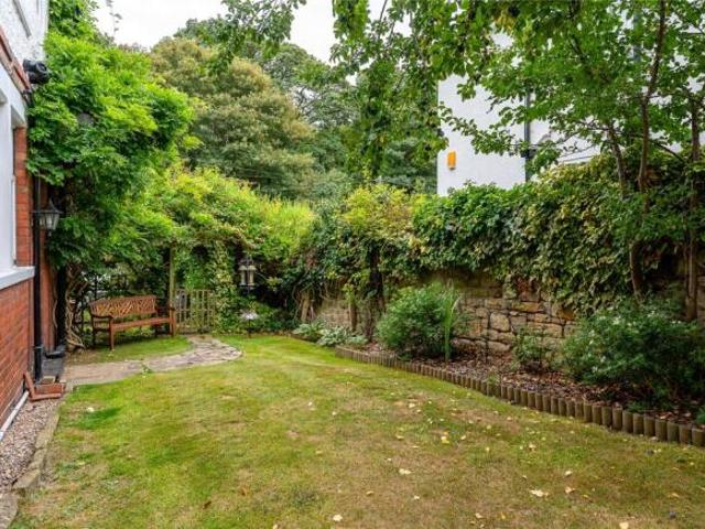 4 bedroom detached house for sale in Ring Road, Leeds, LS17