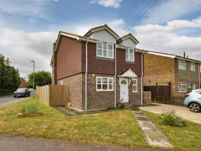 4 bedroom detached house for sale in Ringden Avenue, Paddock Wood, TN12