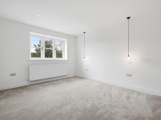 4 bedroom detached house for sale in Riseway, Shenfield, CM15