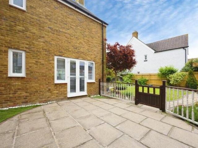 4 bedroom detached house for sale in Rutledge Avenue, Kingsnorth, Ashford, TN25