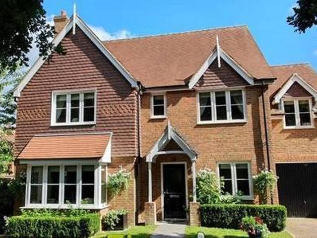 4 bedroom detached house for sale in Ryeland Road Burgess Hill RH15