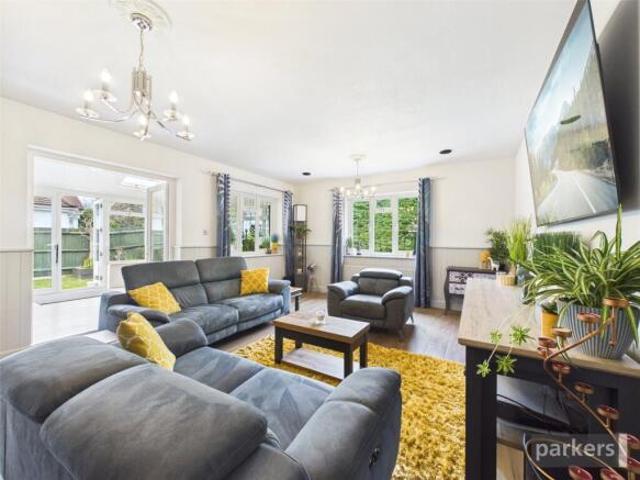 4 bedroom detached house for sale in Wokingham Road, Earley, Reading, Berkshire, RG6