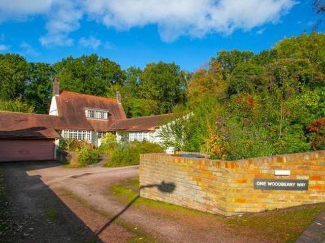 4 bedroom detached house for sale in Woodberry Way London E4 E4