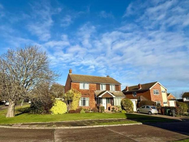 4 bedroom detached house for sale in Woodcroft Drive, Off Park Avenue, Eastbourne, BN21