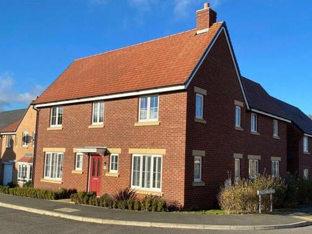 4 Bedroom Detached House For Sale In Woodford Halse, Northamptonshire