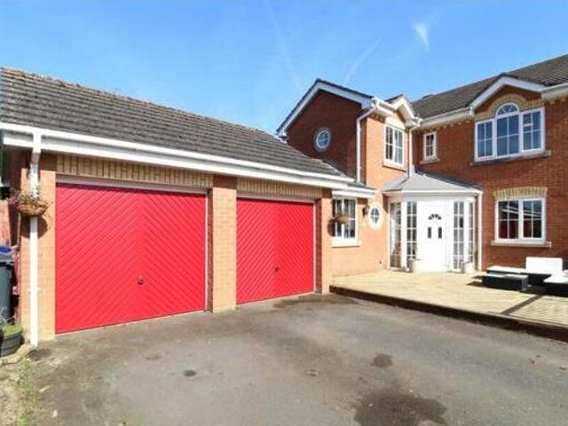 4 Bedroom Detached House For Sale In Woodford Halse, Northamptonshire