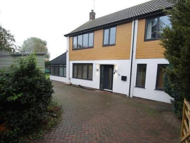 4 bedroom detached house for sale in Woodhill Road Newark NG23 NG23