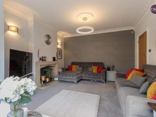 4 bedroom detached house for sale in Woodland Drive, Cassiobury, WD17
