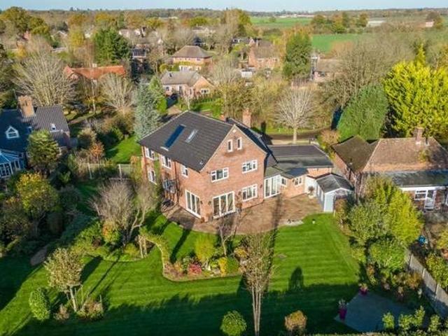 4 bedroom detached house for sale in Woodland Drive Thorpe End NR13