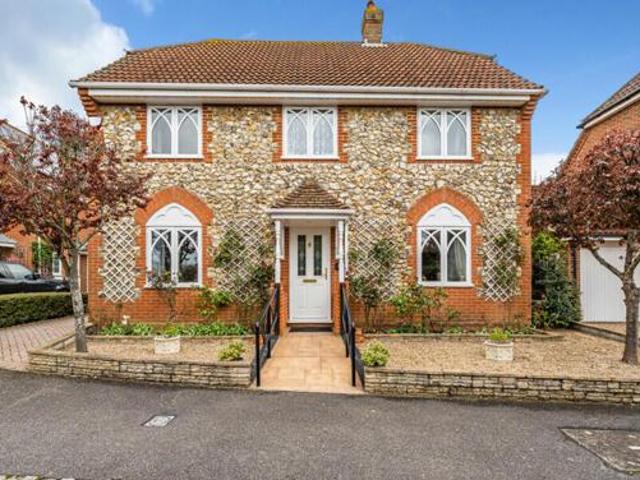 4 Bedroom Detached House For Sale In Woodley