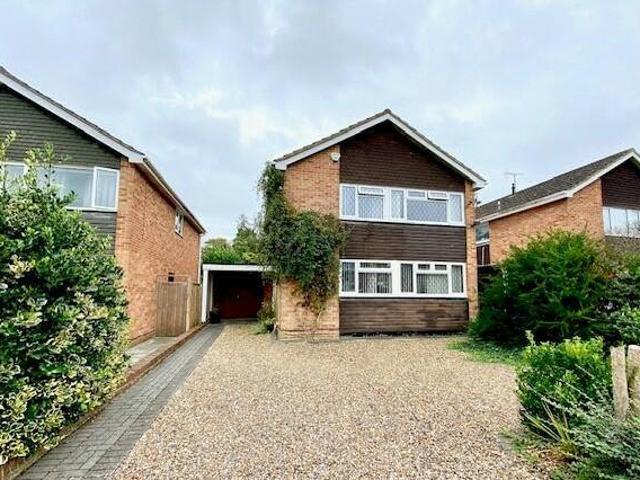 4 Bedroom Detached House For Sale In Woodley, Reading