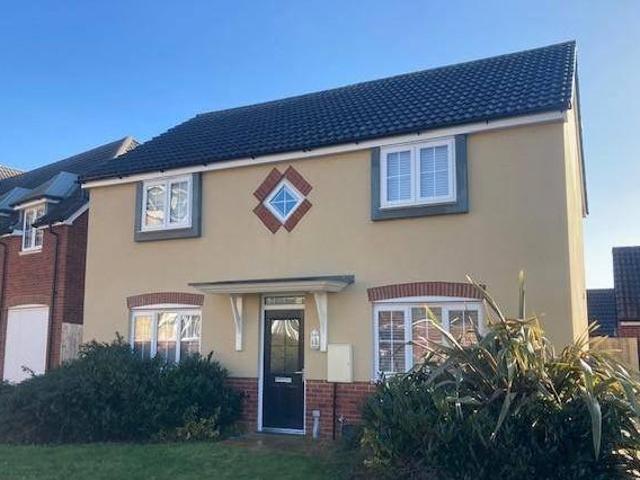 4 bedroom detached house for sale in Woodpecker Crescent BA4 6AQ BA4