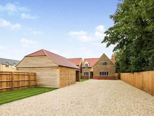 4 bedroom detached house for sale in Woodstock Road YARNTON OX5