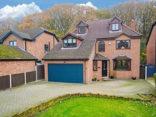 4 bedroom detached house for sale in Woodside Court Wickersley Rotherham South Yorkshire S66