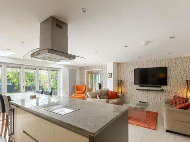4 Bedroom Detached House For Sale In Woodsmoor