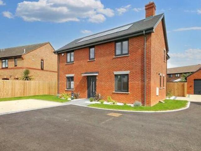 4 Bedroom Detached House For Sale In Wootton
