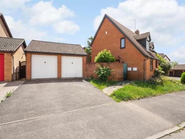 4 bedroom detached house for sale in Worcester Close, Northampton, NN3