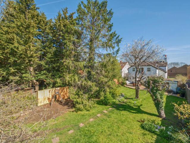 4 bedroom detached house for sale in Worplesdon Road, Guildford, GU2