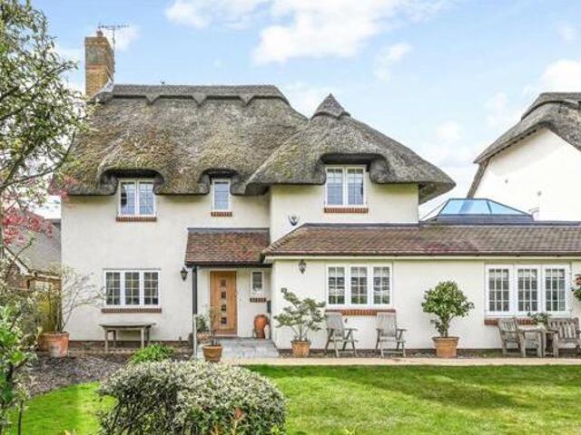 4 Bedroom Detached House For Sale In Waterford Gardens