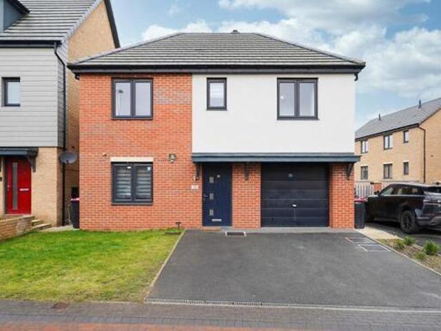 4 Bedroom Detached House For Sale In Waverley