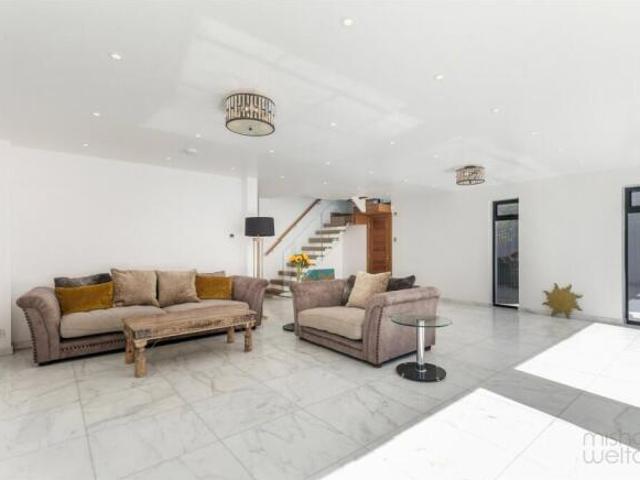 4 bedroom detached house for sale in Wayland Avenue, Brighton, BN1
