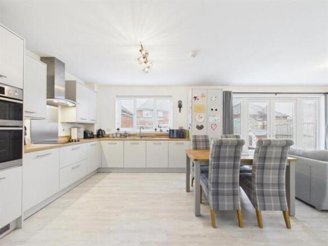 4 bedroom detached house for sale in Wadley Close, Gloucester, GL1
