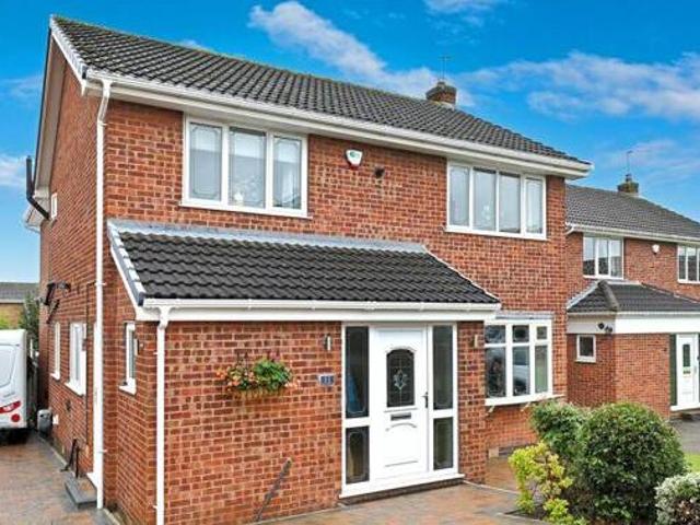 4 Bedroom Detached House For Sale In Wakefield, West Yorkshire