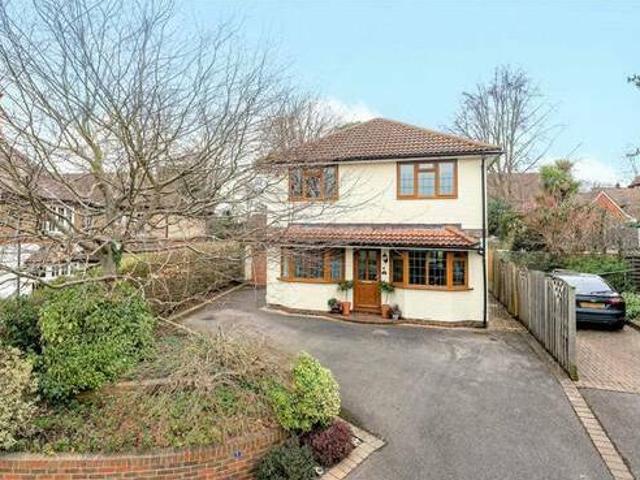 4 bedroom detached house for sale in Waldens Park Road Horsell Woking GU21