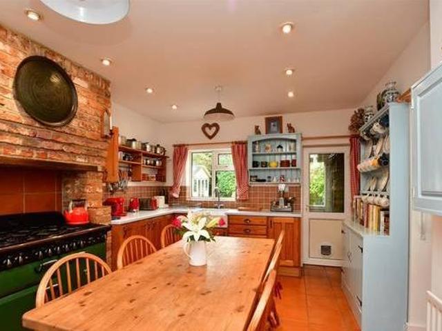 4 bedroom detached house for sale in Walderslade Road Walderslade Chatham Kent ME5