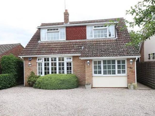 4 bedroom detached house for sale in Walker Avenue CM5 CM5