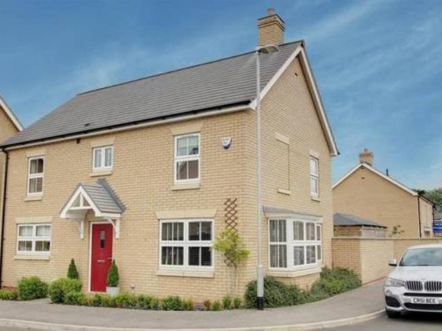 4 bedroom detached house for sale in Wallaces Yard Alford LN13