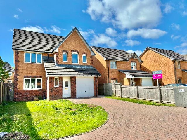 4 bedroom detached house for sale in Walnut Lane, East Kilbride, G75