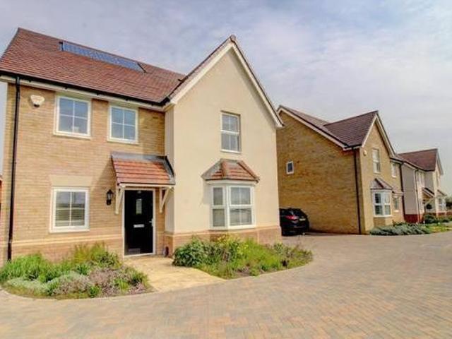 4 bedroom detached house for sale in Walton Heath Close Stanfordlehope SS17