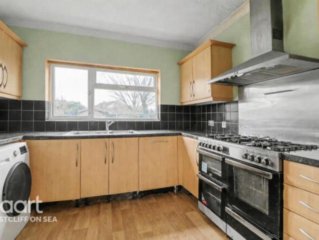 4 bedroom detached house for sale in Wansfell Gardens, SOUTHEND ON SEA, SS1