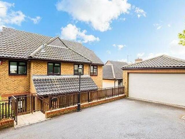 4 Bedroom Detached House For Sale In Warlingham