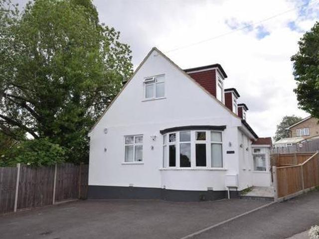 4 bedroom detached house for sale in Warren Mead Banstead SM7