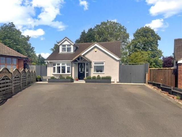 4 bedroom detached house for sale in Warren Road, Enderby. LE19