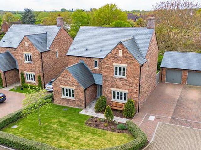 4 Bedroom Detached House For Sale In Warwick