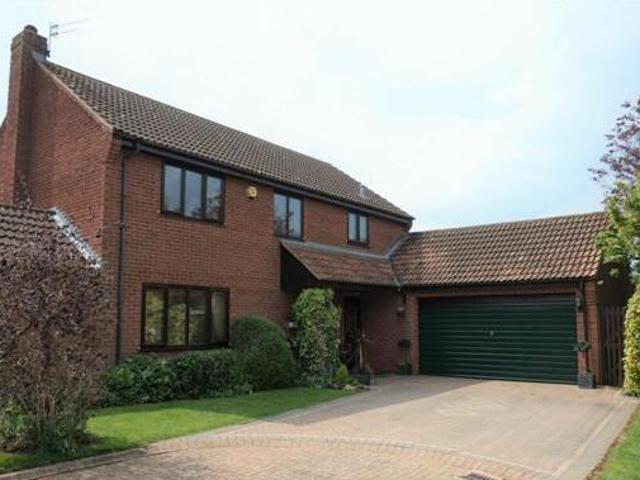 4 Bedroom Detached House For Sale In Warwick