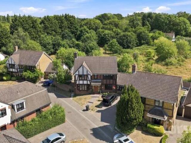 4 bedroom detached house for sale in Warwick Place, Pilgrims Hatch, CM14