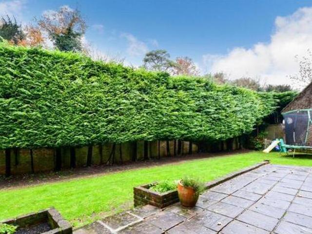 4 Bedroom Detached House For Sale In Weavering, Maidstone