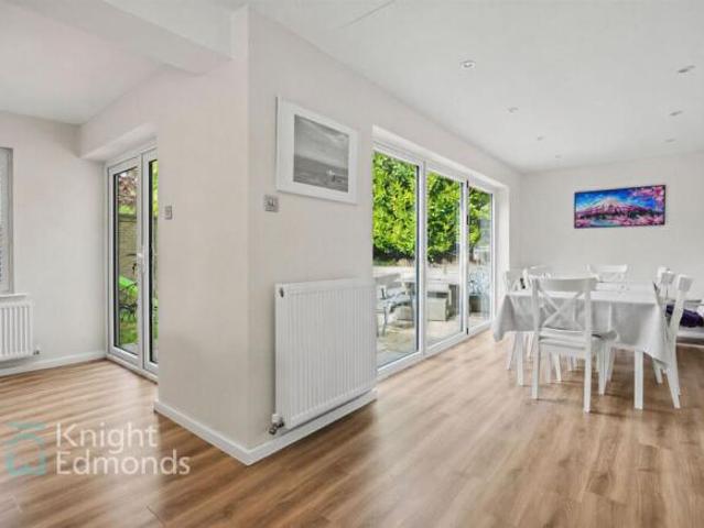 4 bedroom detached house for sale in Weavering Street, Weavering, ME14