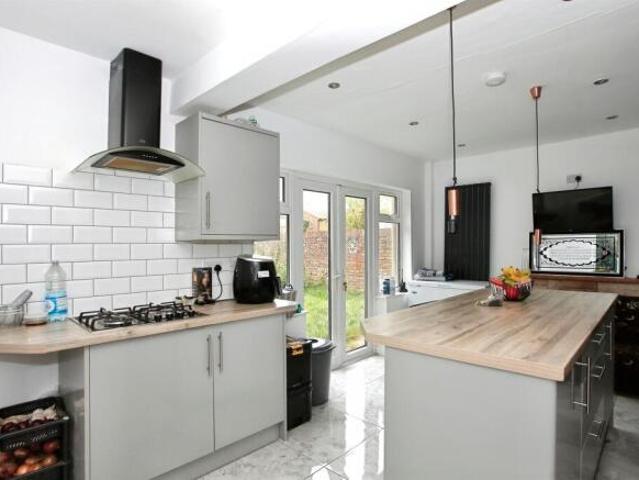 4 bedroom detached house for sale in Welland Road, Dogsthorpe, Peterborough, PE1